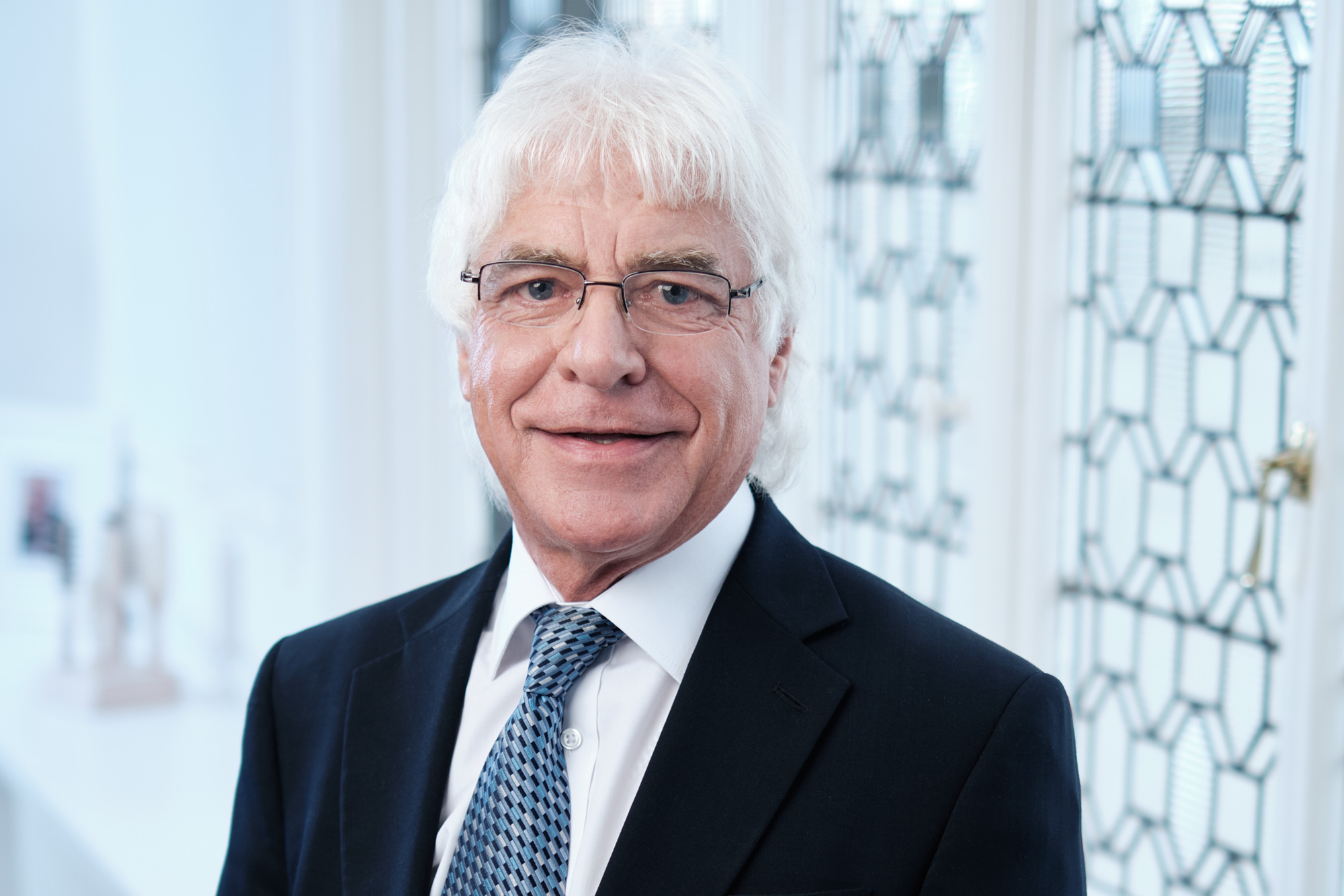 Glenn Lyons - Senior Consultant Trichologist & Clinical Director ...